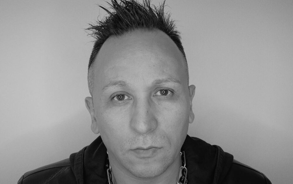 Erk Aicrag de Hocico publicará su primer libro